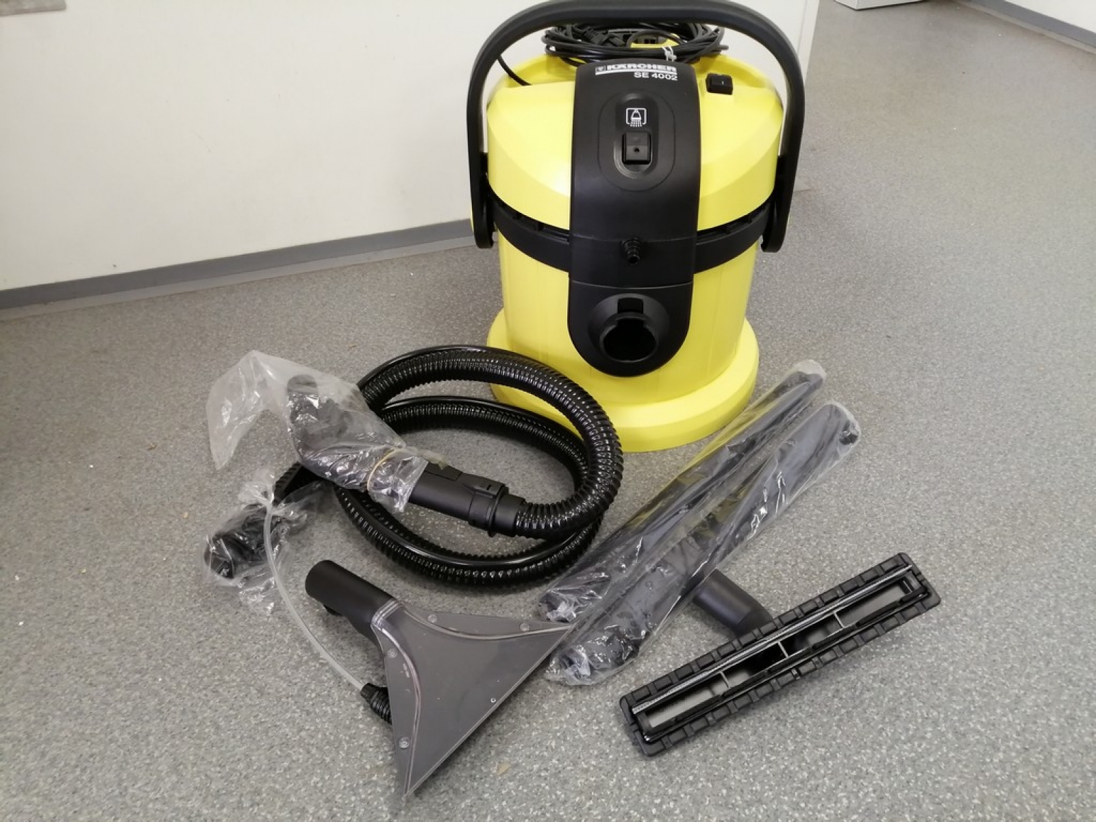 Vysavač/tepovač Karcher SE 4002 5590 Kč